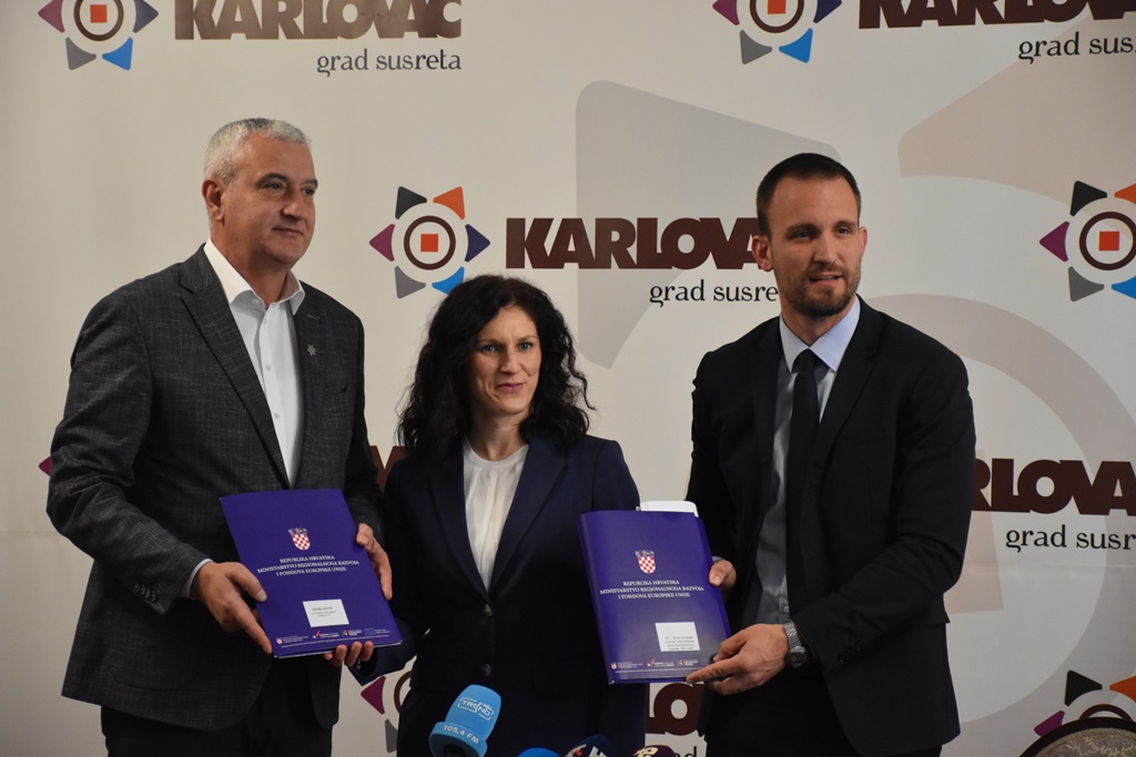 Ministar Šime Erlić donio ugovore vrijednosti gotovo 600 tisuća eura u ...