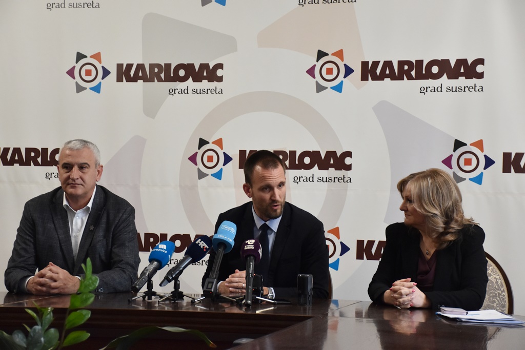 Ministar Šime Erlić donio ugovore vrijednosti gotovo 600 tisuća eura u ...